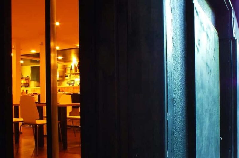 Fukuoka: Hidden Izakaya Tour with Skewers & Drink - Exploring the Hidden Izakaya Scene in Fukuoka