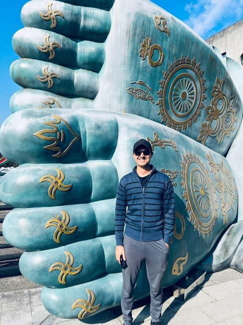 Fukuoka: Morning Serenity Guided Walking Tour - Maizuru Park and Castle Ruins