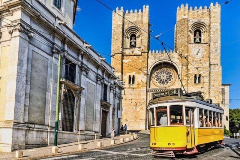 Full city of Lisbon on board of a private car - The Guide and Personal Touch