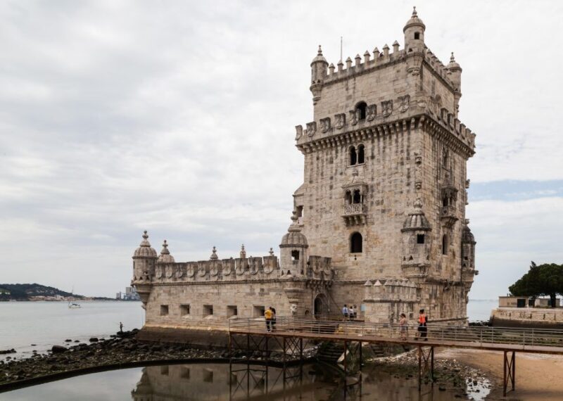 Full city of Lisbon on board of a private car - Practical Considerations