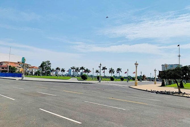 Full-Day Amazing Phnom Penh City Tours - Key Points