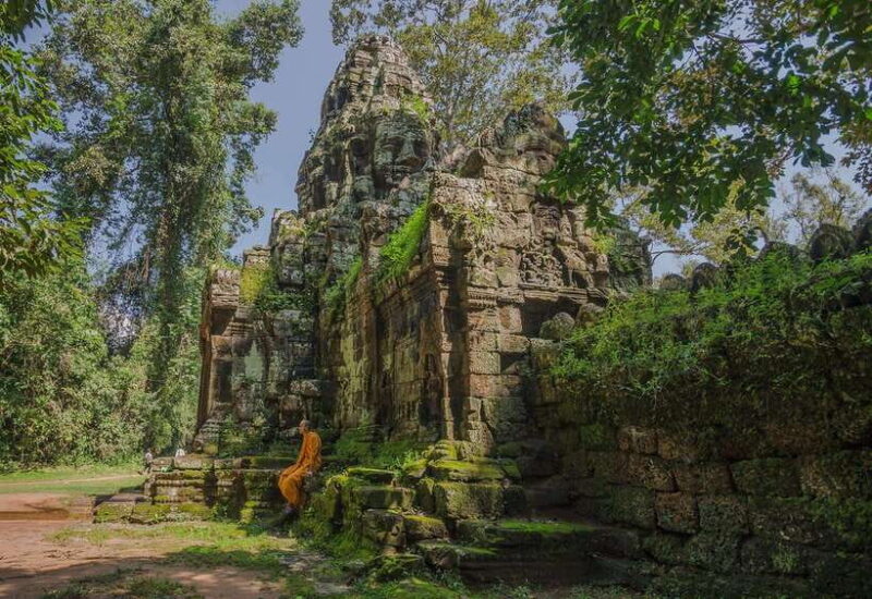 Full-Day Angkor Wat Sunrise and Sunset Private Tour - Angkor Thom: The Vibrant Heart of the Ancient City