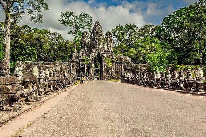 Full Day Angkor Wat - Tra Prohm - Angkor Thom - Stop 1: Angkor Thom