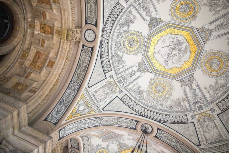 Full Day Budapest City Tour with Lunch, Wine & Dessert - FAQs