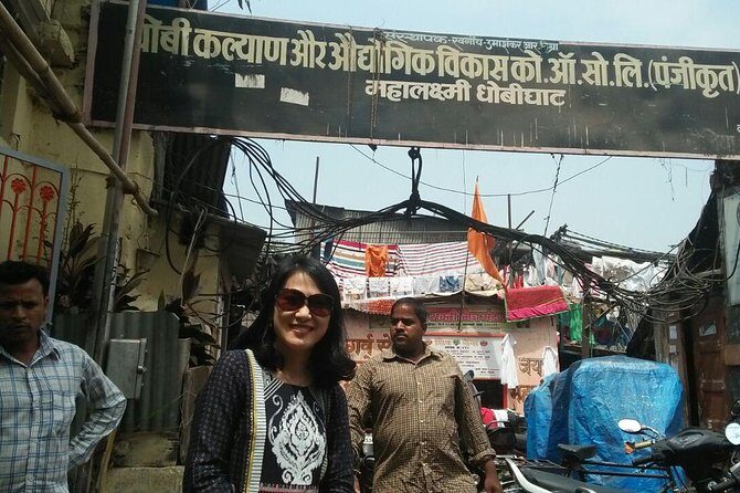 Full day city tour of Mumbai with guide & lunch - Spiritual End: Shree Siddhivinayak Temple