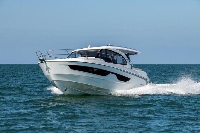 Full day cruise with lunch and aperitif at sunset - Key Points