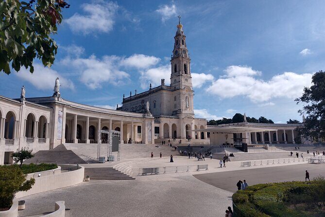 Full Day Guided Excursion to Fatima, Nazare and Obidos from Lisbon - Who Is This Tour Best For?