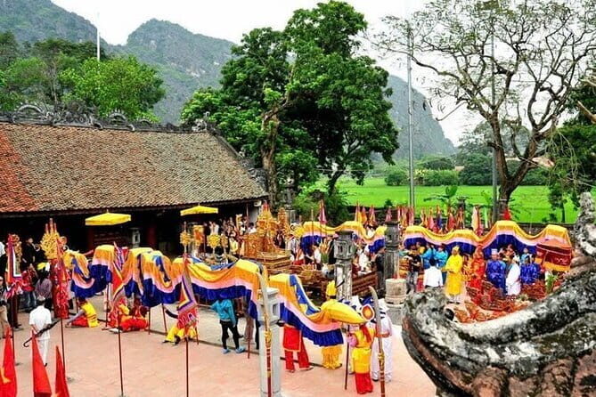Full Day Guided Tour in Hoa Lu, Tam Coc, Mua Cave from Hanoi - What’s Included and What to Keep in Mind