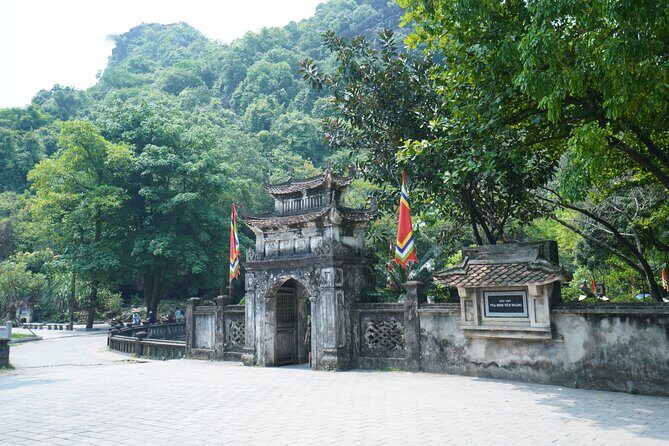 Full Day Hoa Lu/Tam Coc/ Mua Cave Tour by Limousine Bus - What the Tour Includes and What It Doesn’t