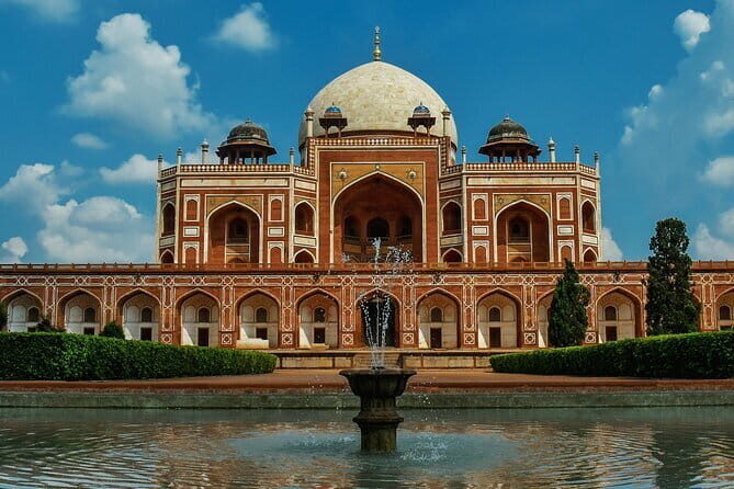 Full Day Luxury City Tour of New and Old Delhi - An In-Depth Look at the Delhi Full-Day Tour