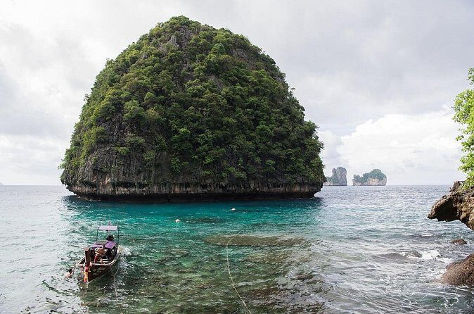 Full Day Luxury Van with Driver at Disposal in Phuket - FAQ