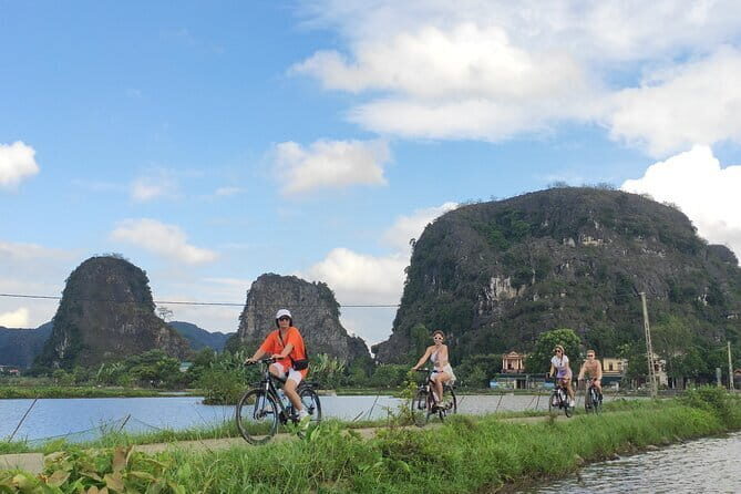 Full-Day Ninh Binh Group of 9 Guided Tour Mua Cave Tam Coc Hoa Lu - Key Points
