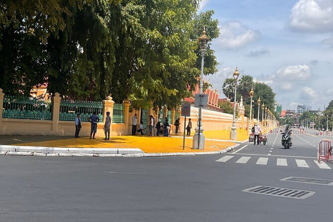 Full Day Phnom Penh Private Tour Taxi Car Van local guide - Key Points