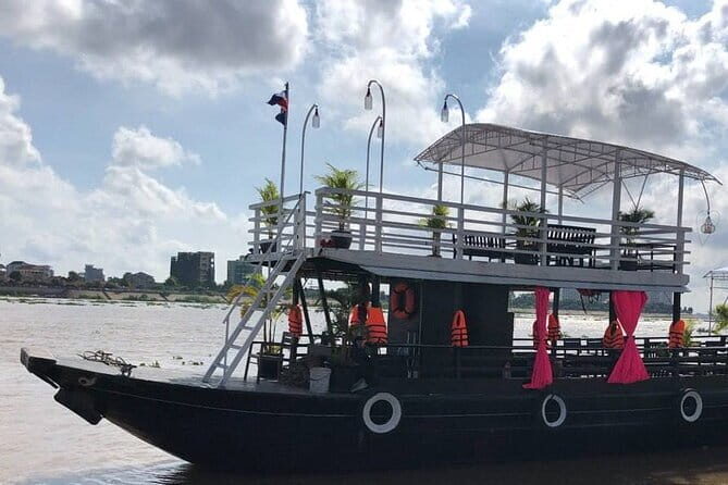 Full Day Phnom Penh Private Tour Taxi Car Van local guide - Summing It Up: Who Is This Tour For?