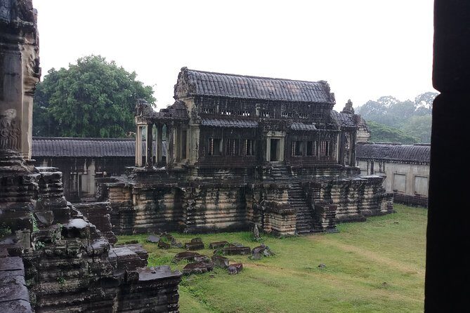 Full-Day Private Custom Tour in Siem Reap - Authenticity and Local Experiences