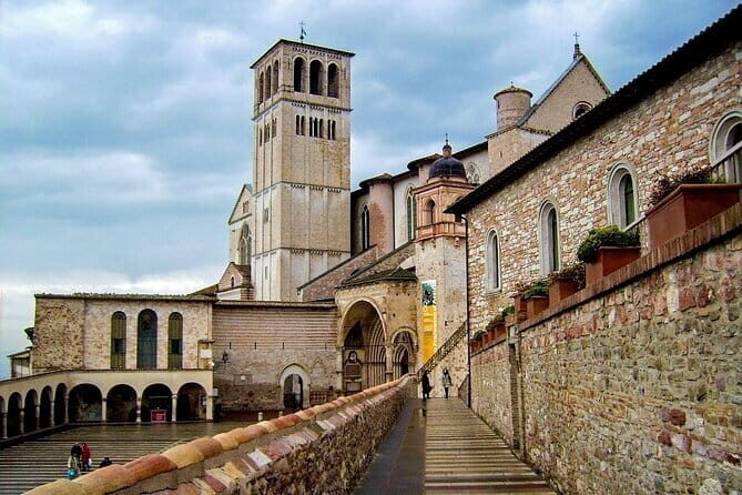 Full Day Private Guided Tour to Assisi and Cortona from Florence - Key Points