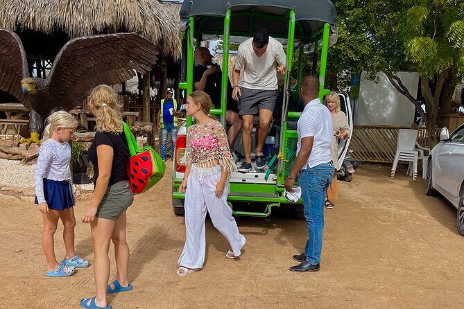 Full Day Private Tour Bahía de las Aguilas and Hoyo Pelempito - FAQ