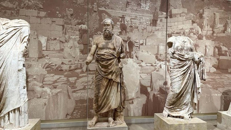 Full Day Private Tour Delphi Navel Of Earth Hosios Loukas 8h - Why This Tour Works Well for Curious Travelers