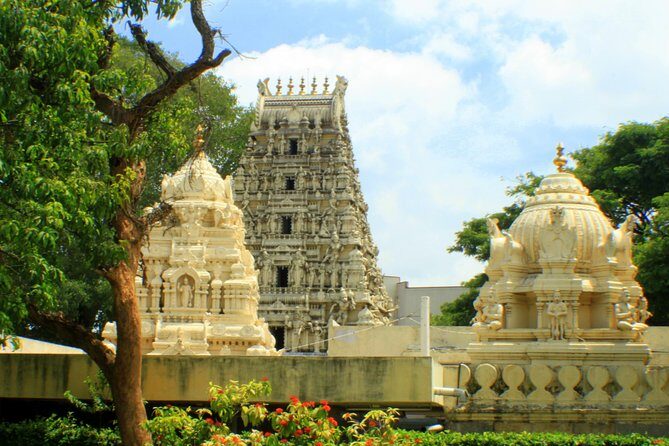 Full Day Private Tour of Temples of Bengaluru - The Iconic Bull Temple: A Monument to Nandi