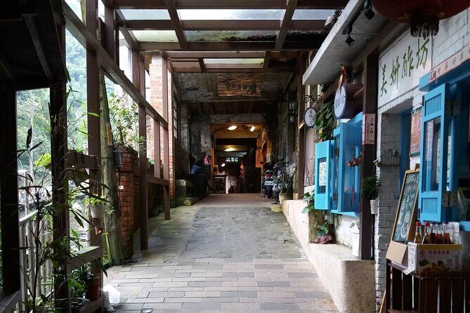Full-Day Private Tour Taipei Tamsui-Kavalan and Shiding Old Street - Strolling Through Shiding Old Street