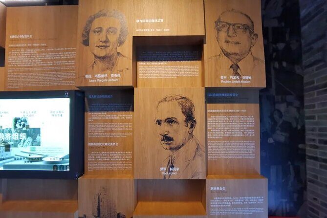 Full-Day Private Tour to Shanghai Highlights with Pick-up - South Bund Market: Custom Clothing and Local Flavors