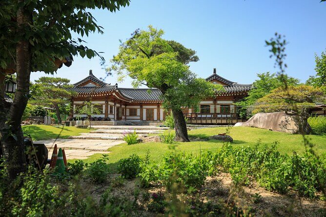 Full-Day Royal Gyeongju Tour Discover Ancient History - Seokguram Grotto: A Majestic Buddha