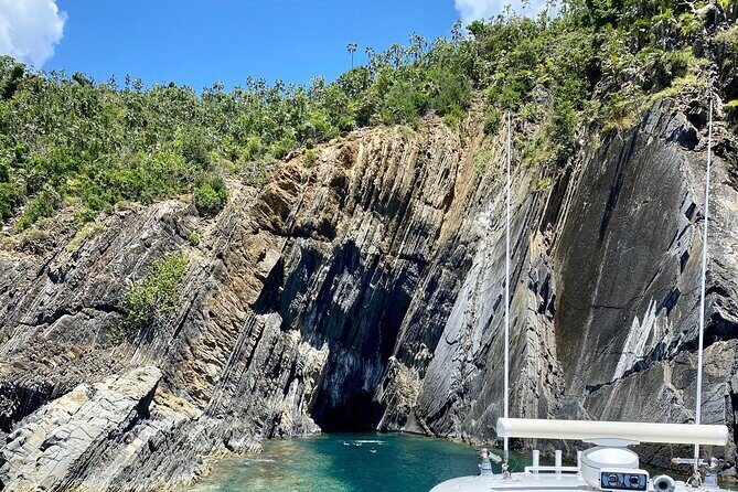 Full Day Snorkeling and Beach Hopping- 37' Intrepid - FAQ