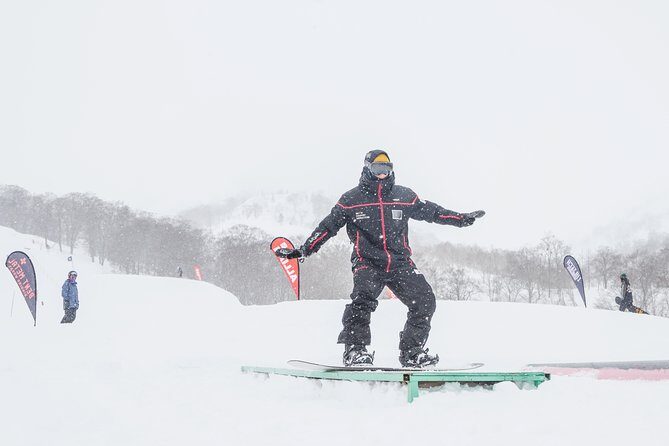 Full Day Snowboard Lesson (6 hours) - A Practical Guide to the Full Day Snowboard Lesson in Niigata