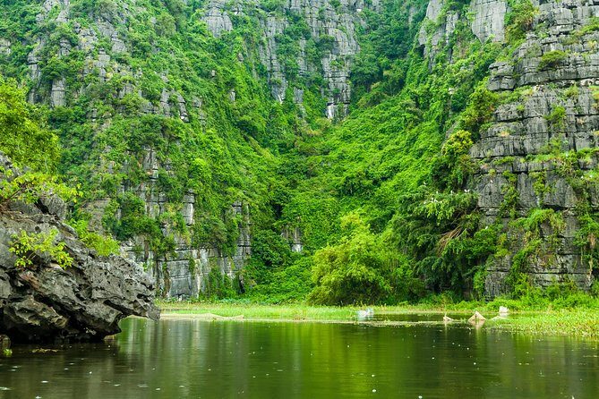 Full Day Tour From Hanoi: Bai Dinh Pagoda & Trang An Boating - The Journey Through Ninh Binh: A Detailed Breakdown