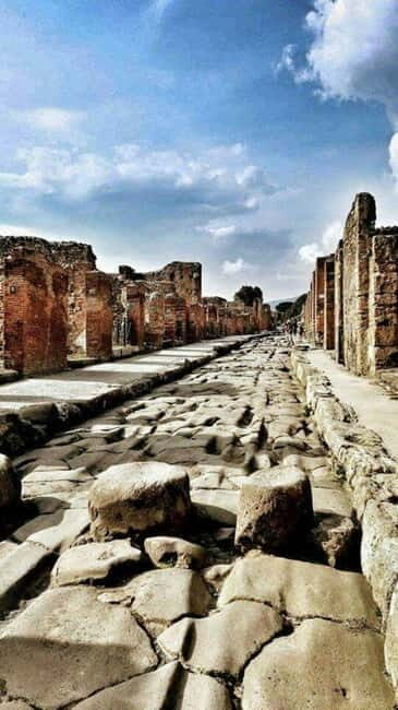 Full-day tour of Pompeii with guided visit to the archaeological excavations - Key Points