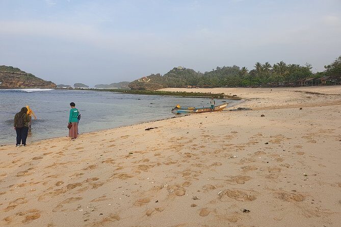 Full Day Tour Pacitan-East java departure from Yogyakarta:Beaches,cave,and River - Authenticity and Cultural Insights