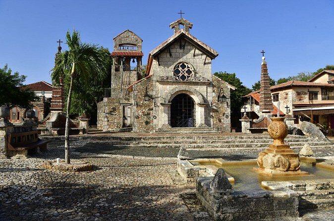 Full Day Tour to Catalina Island and Altos de Chavón - Real Traveler Perspectives