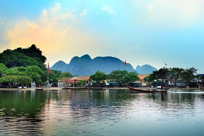 Full Day Tour to Perfume Pagoda with Traditional Boat Ride - Discovering the Perfume Pagoda: An In-Depth Look