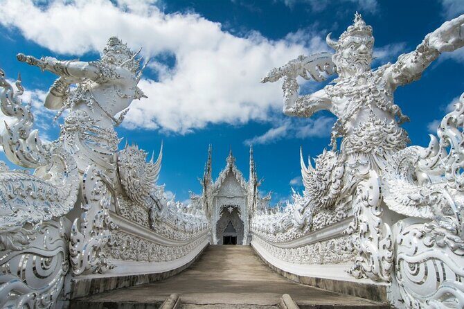 Full Day Tour White Temple Black House and Blue Temple with Lunch - Exploring the Itinerary: What You Can Expect