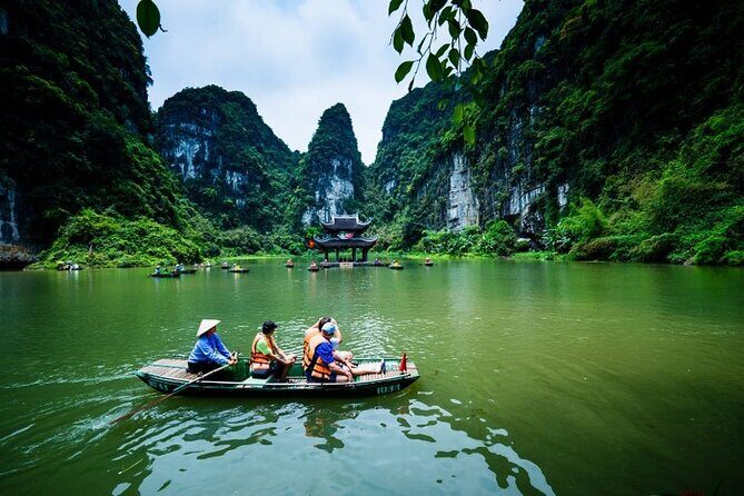 Full-Day Trang An, Hoa Lu and Mua Cave Tour with Lunch - An In-Depth Look at the Tour Experience
