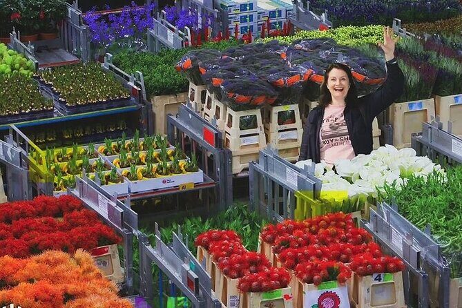 Full-Day Trip From Amsterdam to Keukenhof, Zaanse Schans + Cruise - Authentic Dutch Crafts and Cheese at Kooijman