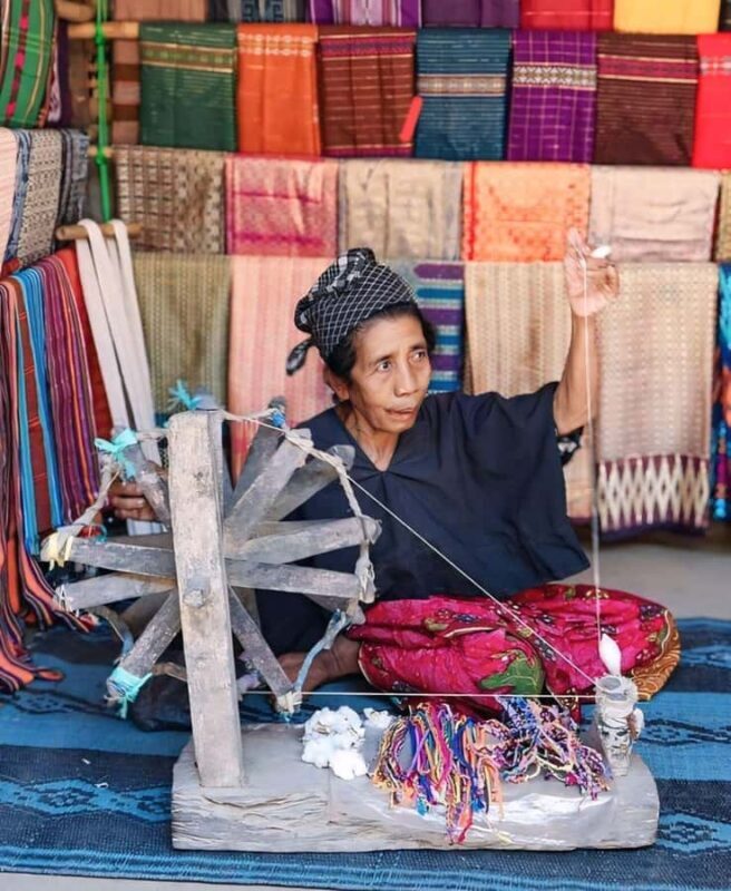 Full Day Visiting Waterfalls, Weaving Villages, and Lunch - Key Points