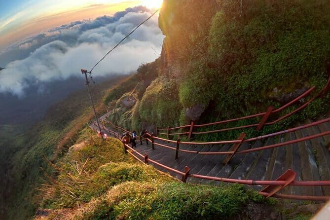Full moon pilgrimage up the sacred mountain Adams Peak - Introduction