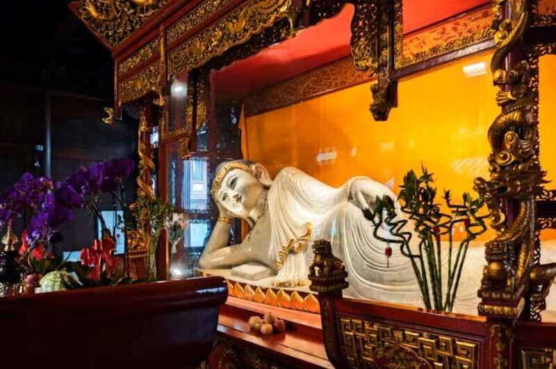 Full Shanghai tour in Spanish with tickets and lunch - Easy Meeting Point at Renaissance Shanghai Yu Garden Hotel