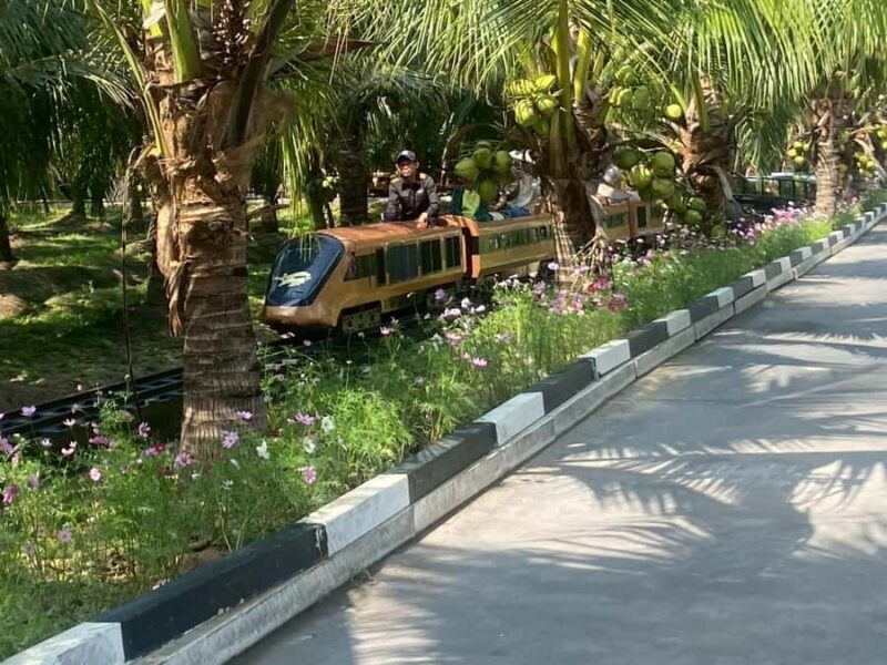 Fun coconut farm + Railway market + Floating market - What to Expect and Tips for Travelers