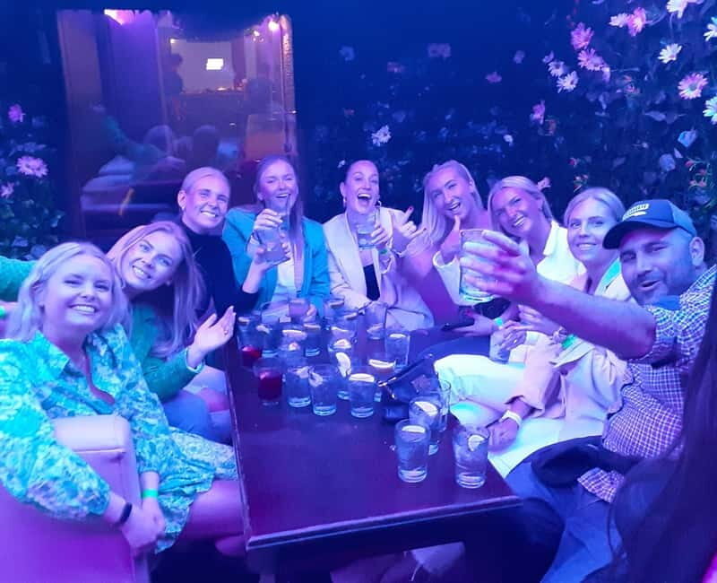 Fun pub Crawl with 1 hour open bar and 3 VIP clubs - A Practical Look at the Lisbon Pub Crawl