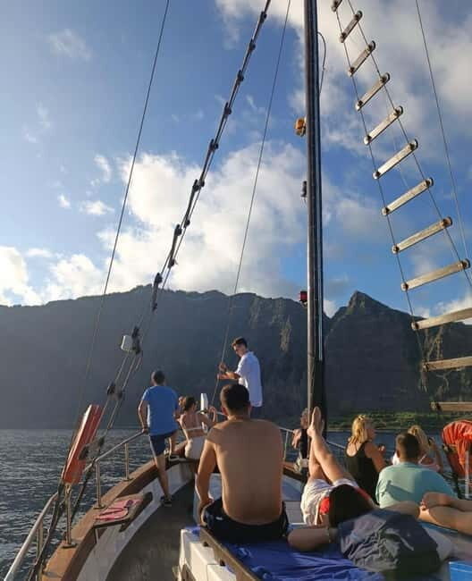 Funchal: Cabo Girão Tour on Traditional Boat with Drinks - What the Reviews Say