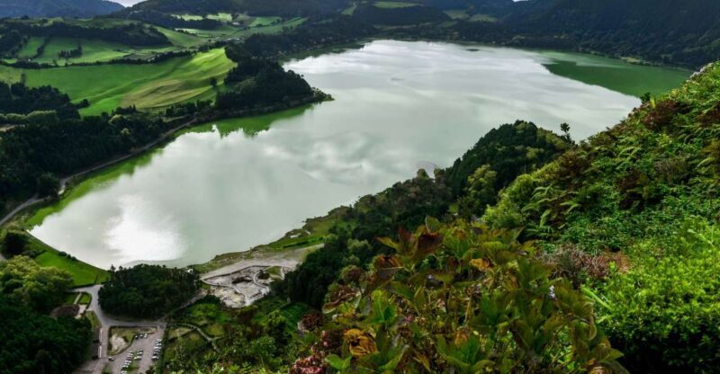 Furnas: Tea Plantations, Lake and Volcano Guided Tour - Scenic Viewpoints and Nature Walks: Pico do Ferro and Furnas Lake