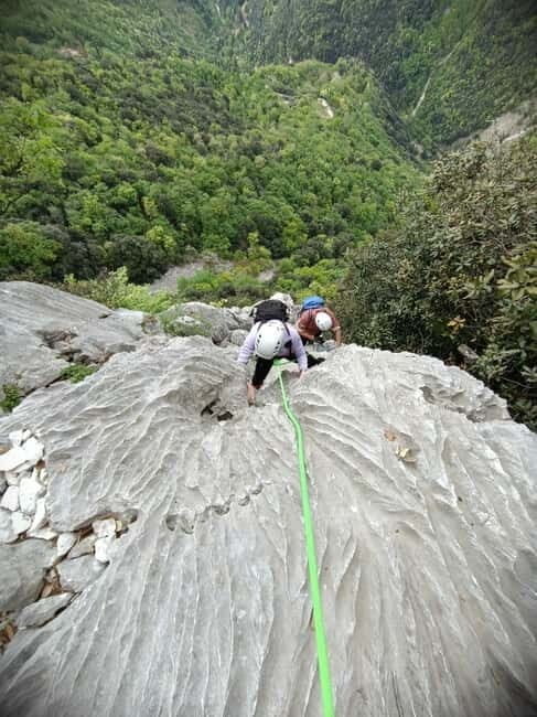 Gaino Castle Ridge: mountaineering route on Lake Garda - Seasonality and Suitability