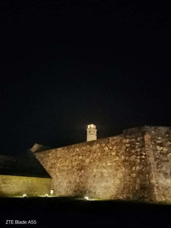 Galle: Fort Nightlife Tour with Arrack Tasting & Snacks - Key Points