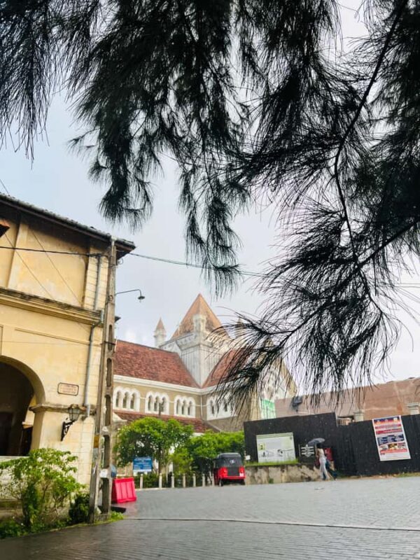 Galle: Galle Fort Walking Tour with Expert Female Guide - Why You Should Consider This Tour