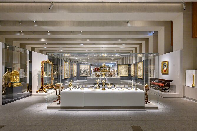 Gallery of the Royal Collections with option to visit the Royal Palace - Key Points