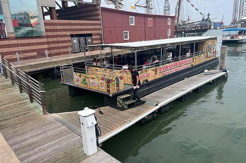 Galveston: Dolphin-Watching Cruise - The Guided Commentary and Atmosphere