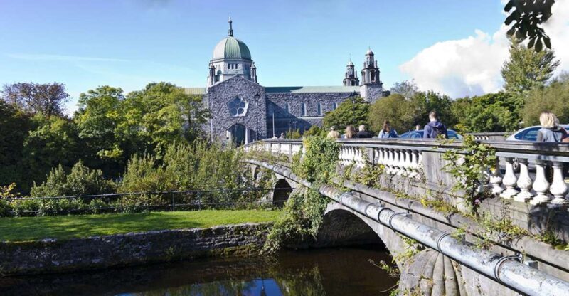 Galway City: Guided 1.5-Hour Walking Tour - In-Depth: Stops and Sights