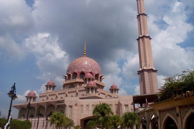 Garden City of Putrajaya, Pink Mosque, Lake Boat Joyride(Guided) - The Sum Up